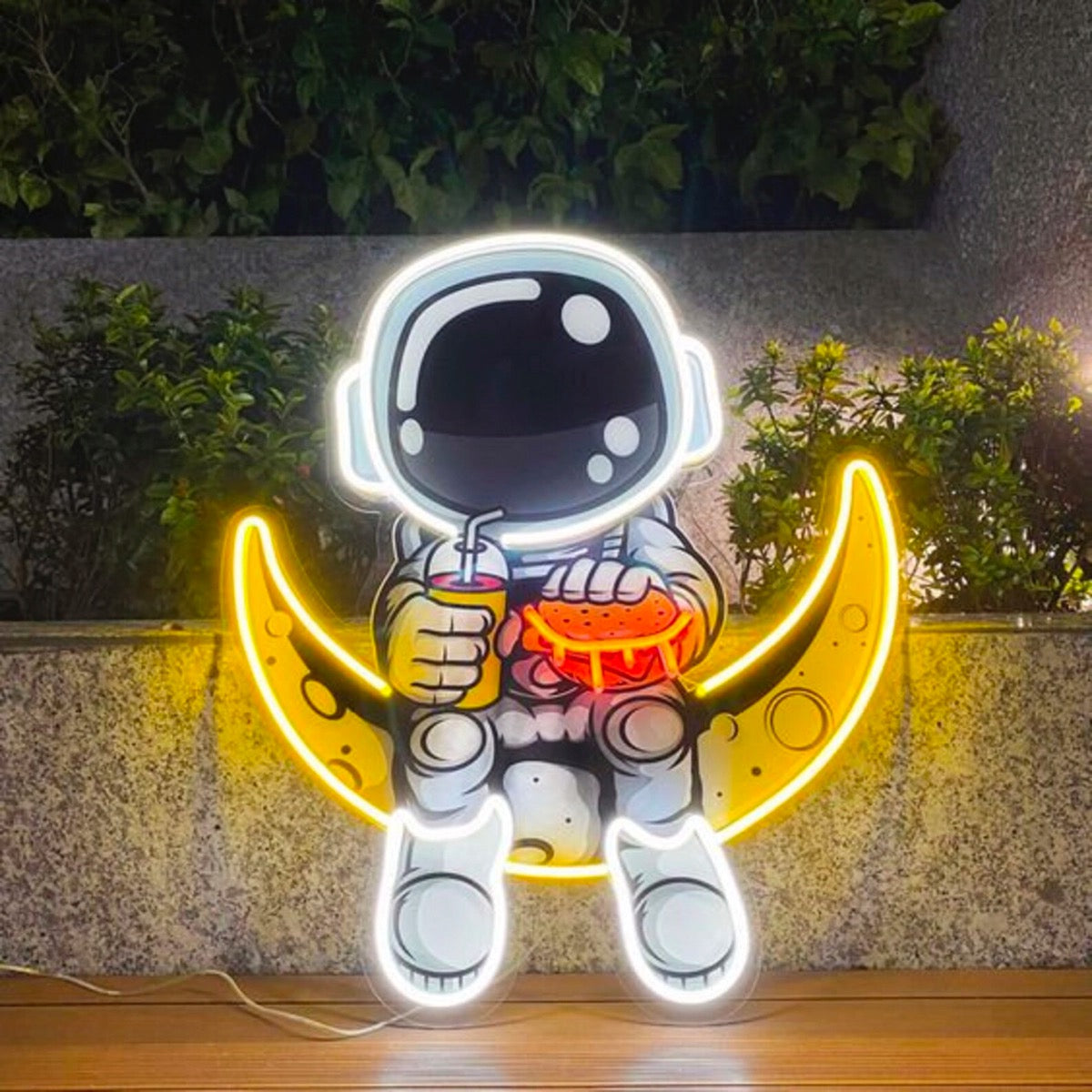 Astronaut Chilling in the Moon – Deco Galería